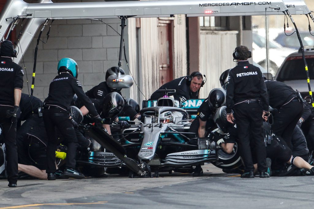 Mercedes leads the Formula 1 effort to fight COVID-19 as new breathing ...