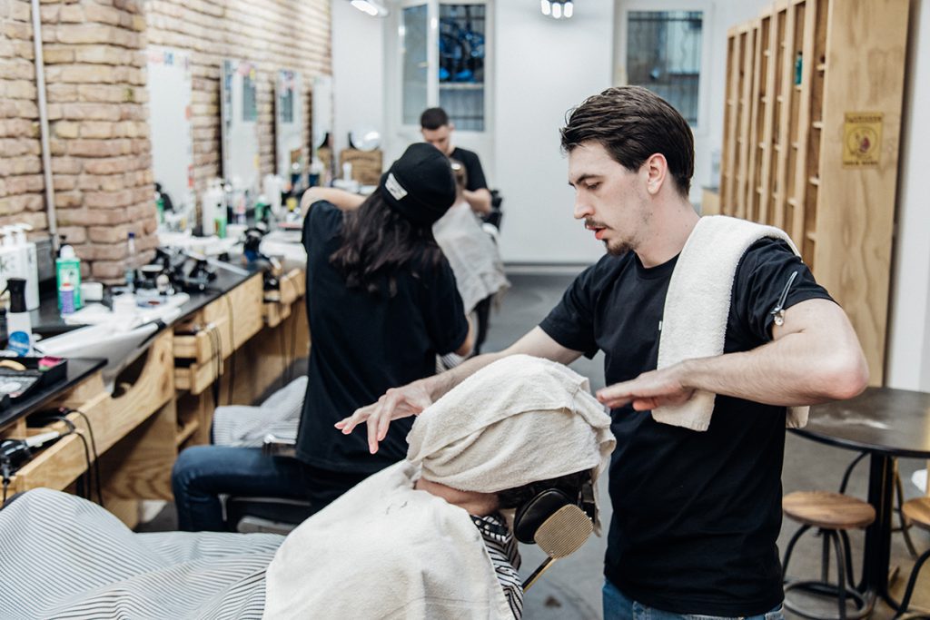 The Nomad Barber delivers a close shave for the well-travelled gentleman